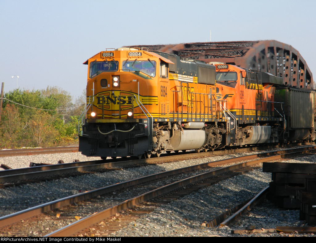 BNSF 8884